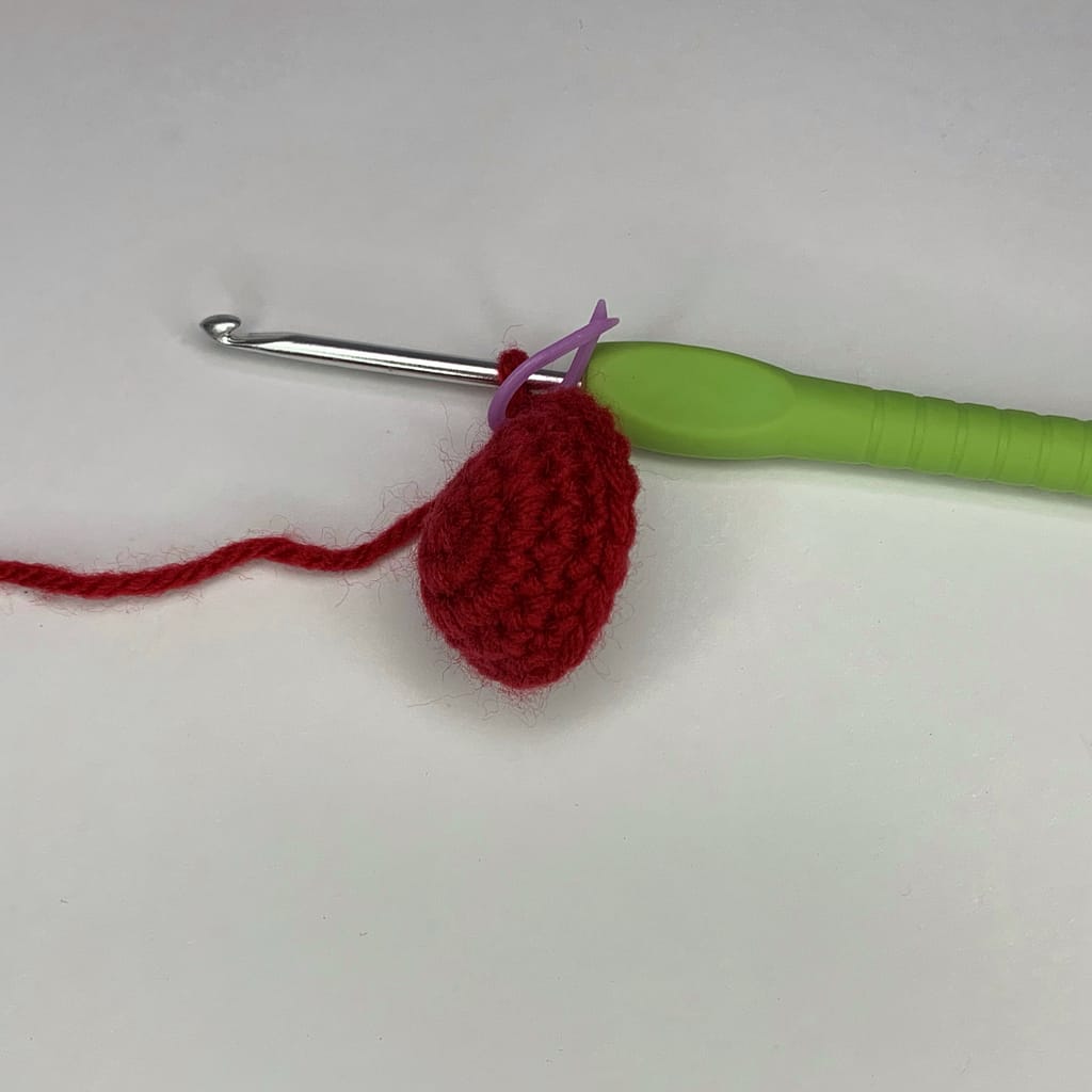 A beginner's guide to crocheting an amigurumi heart - Stitched Safari