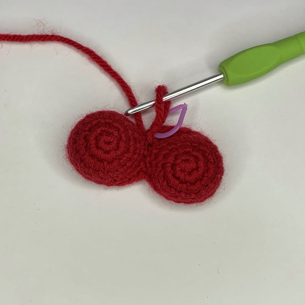 A beginner's guide to crocheting an amigurumi heart - Stitched Safari