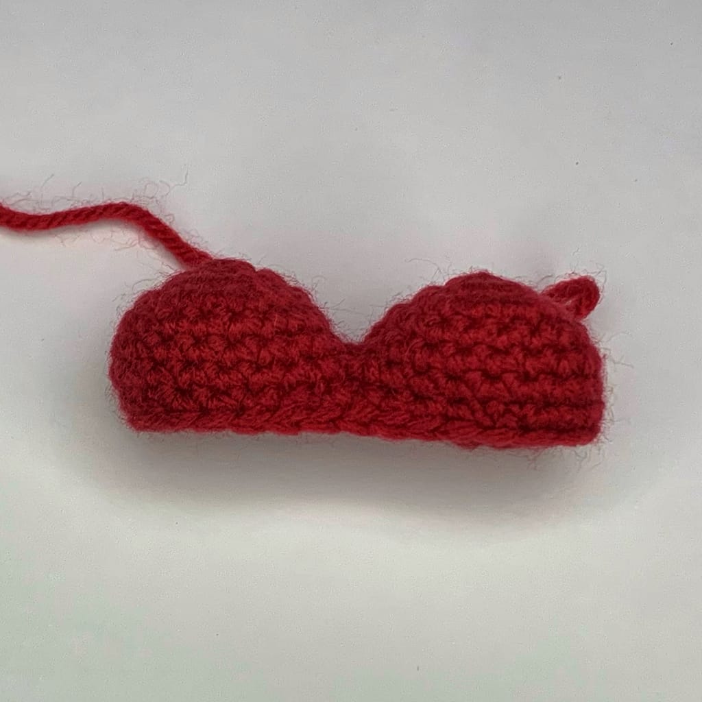 A beginner's guide to crocheting an amigurumi heart - Stitched Safari