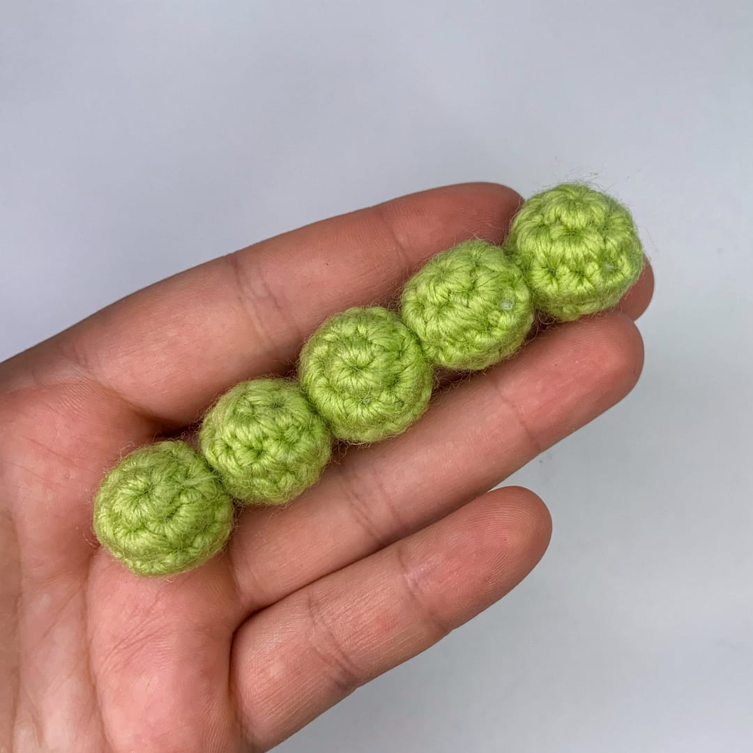 Educational Toys: how to crochet peas in a pod - Stitched Safari