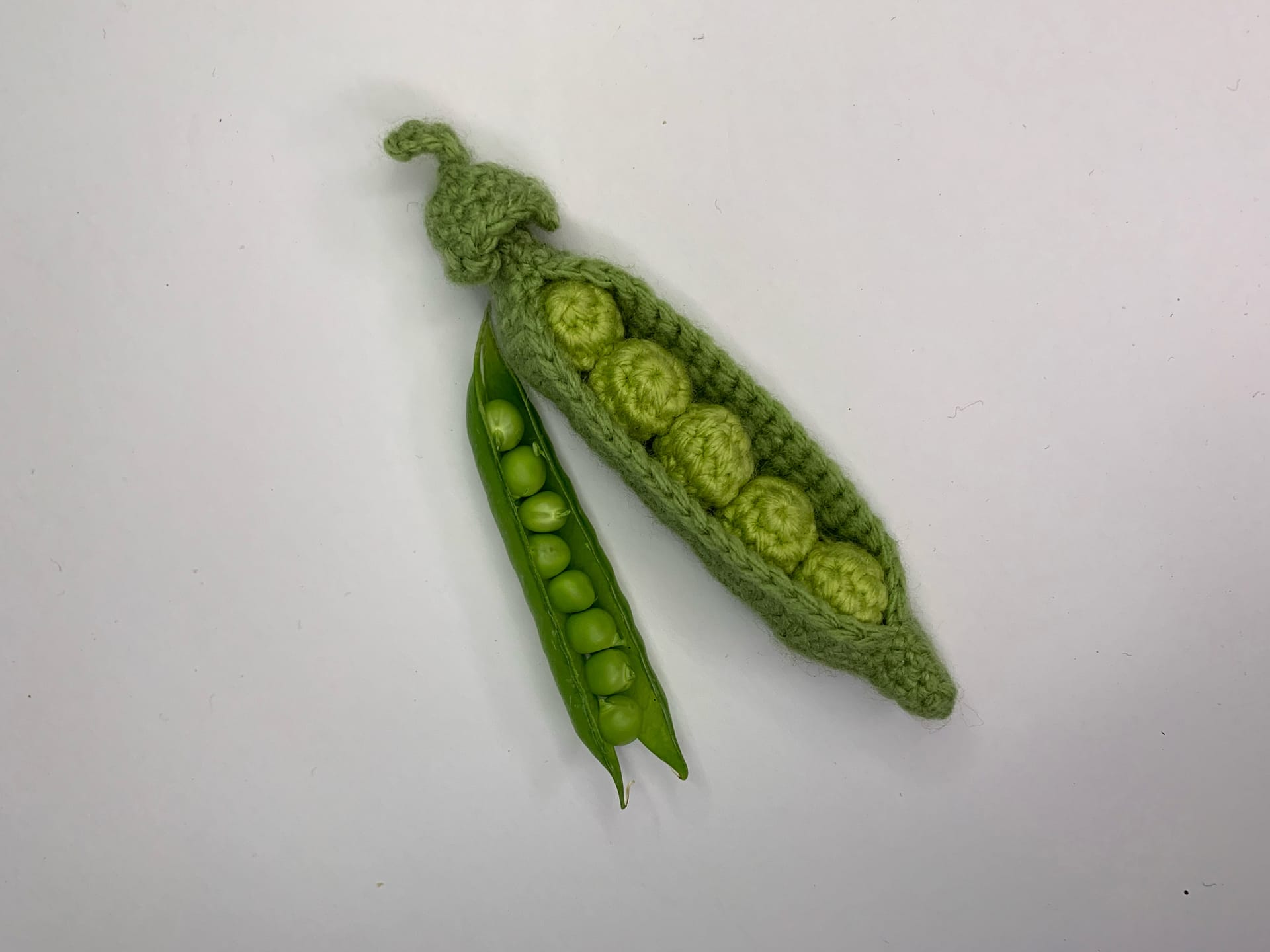 Educational Toys: how to crochet peas in a pod - Stitched Safari
